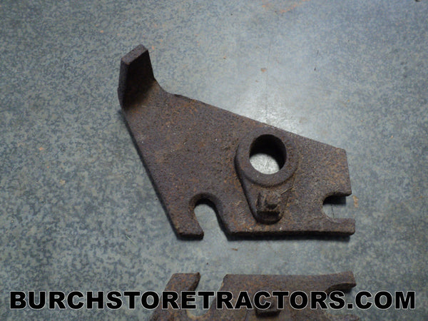 Pair of IH Farmall Super A A-16 Middlebuster Pivot Brackets with Beari ...